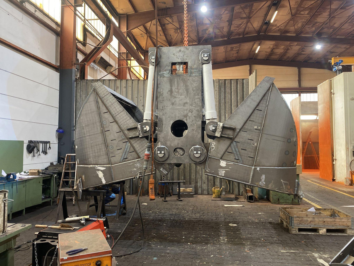 Special Heavy Duty 8 Cubic Yard Motor Underwater Clamshell - I-DAPT